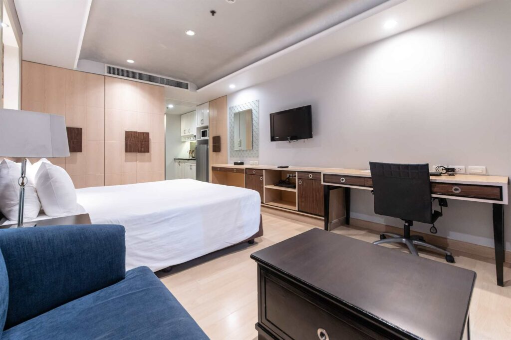 PREMIER STUDIO WITH BALCONY – Admiral Premier Bangkok : Serviced ...